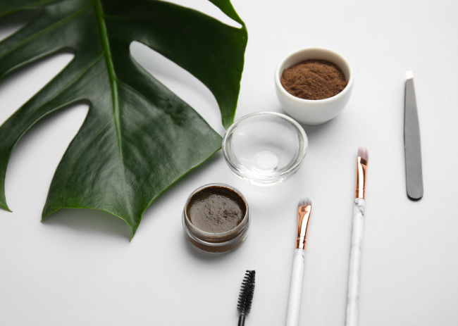 Henna Lash Tint: Meaning, How-to and More - Snazzy Women