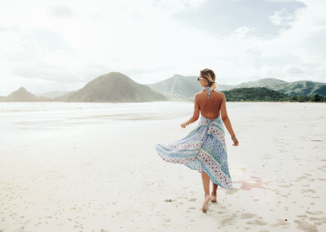 Cute Beach Outfits To Show Off This Summer - Snazzy Women